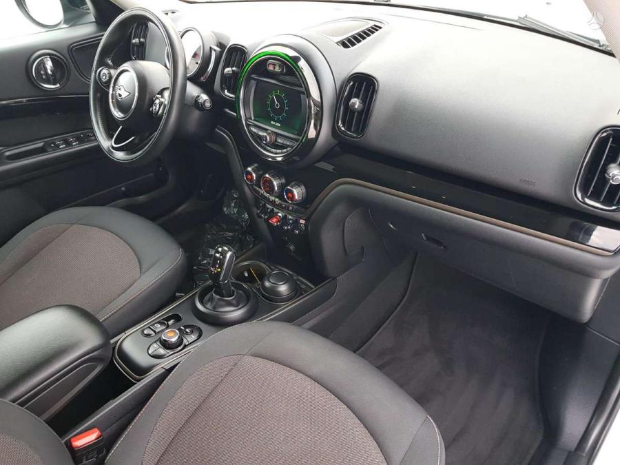 White MINI Countryman 2020 in Siauliai, with an engine capacity of 2.00 L and mileage of 99 thousand km for 14900 €, photo 9 on AUTOMOTO.COM.LV
