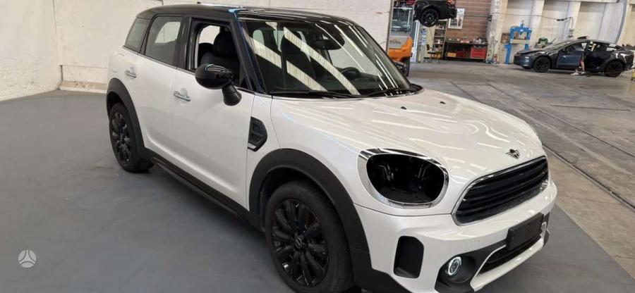 White MINI Countryman 2023 in Kaunas, with an engine capacity of 1.50 L and mileage of 36 thousand km for 14702 €, photo 3 on AUTOMOTO.COM.LV