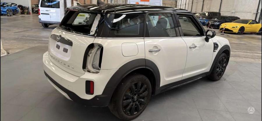 White MINI Countryman 2023 in Kaunas, with an engine capacity of 1.50 L and mileage of 36 thousand km for 14702 €, photo 5 on AUTOMOTO.COM.LV