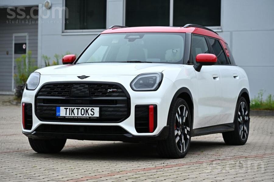 White MINI Countryman 2024 in Riga, with an engine capacity of 2.00 L and mileage of 0 thousand km for 29995 €, photo 1 on AUTOMOTO.COM.LV