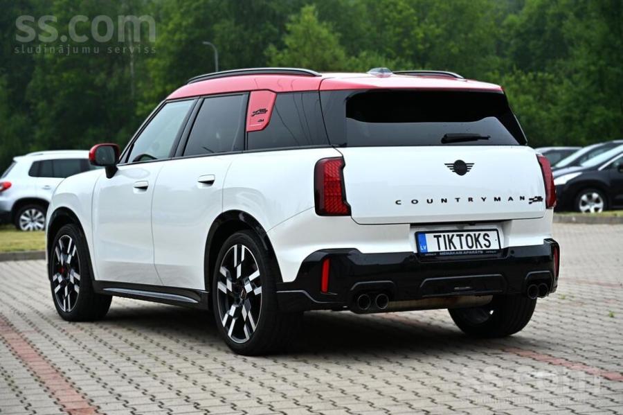 White MINI Countryman 2024 in Riga, with an engine capacity of 2.00 L and mileage of 0 thousand km for 29995 €, photo 4 on AUTOMOTO.COM.LV