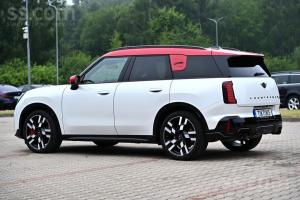 White MINI Countryman 2024 in Riga, with an engine capacity of 2.00 L and mileage of 0 thousand km for 29995 €, photo 5 on AUTOMOTO.COM.LV