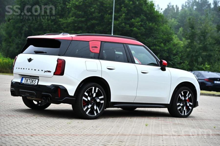 White MINI Countryman 2024 in Riga, with an engine capacity of 2.00 L and mileage of 0 thousand km for 29995 €, photo 8 on AUTOMOTO.COM.LV