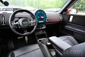 White MINI Countryman 2024 in Riga, with an engine capacity of 2.00 L and mileage of 0 thousand km for 29995 €, photo 10 on AUTOMOTO.COM.LV