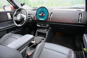 White MINI Countryman 2024 in Riga, with an engine capacity of 2.00 L and mileage of 0 thousand km for 29995 €, photo 14 on AUTOMOTO.COM.LV