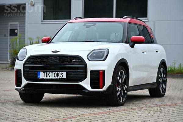 White MINI Countryman 2024 in Riga, with an engine capacity of 2.00 L and mileage of 0 thousand km for 39995 €, photo 1 on AUTOMOTO.COM.LV
