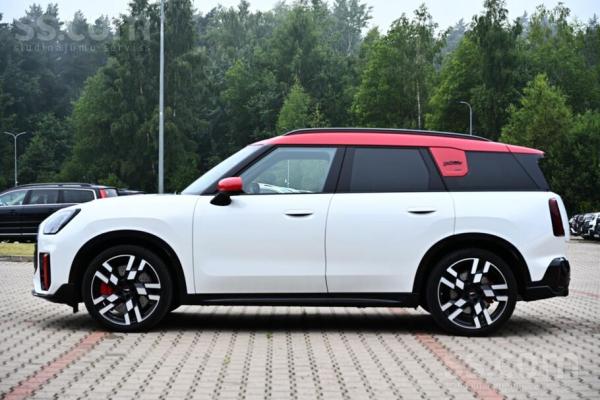 White MINI Countryman 2024 in Riga, with an engine capacity of 2.00 L and mileage of 0 thousand km for 39995 €, photo 5 on AUTOMOTO.COM.LV