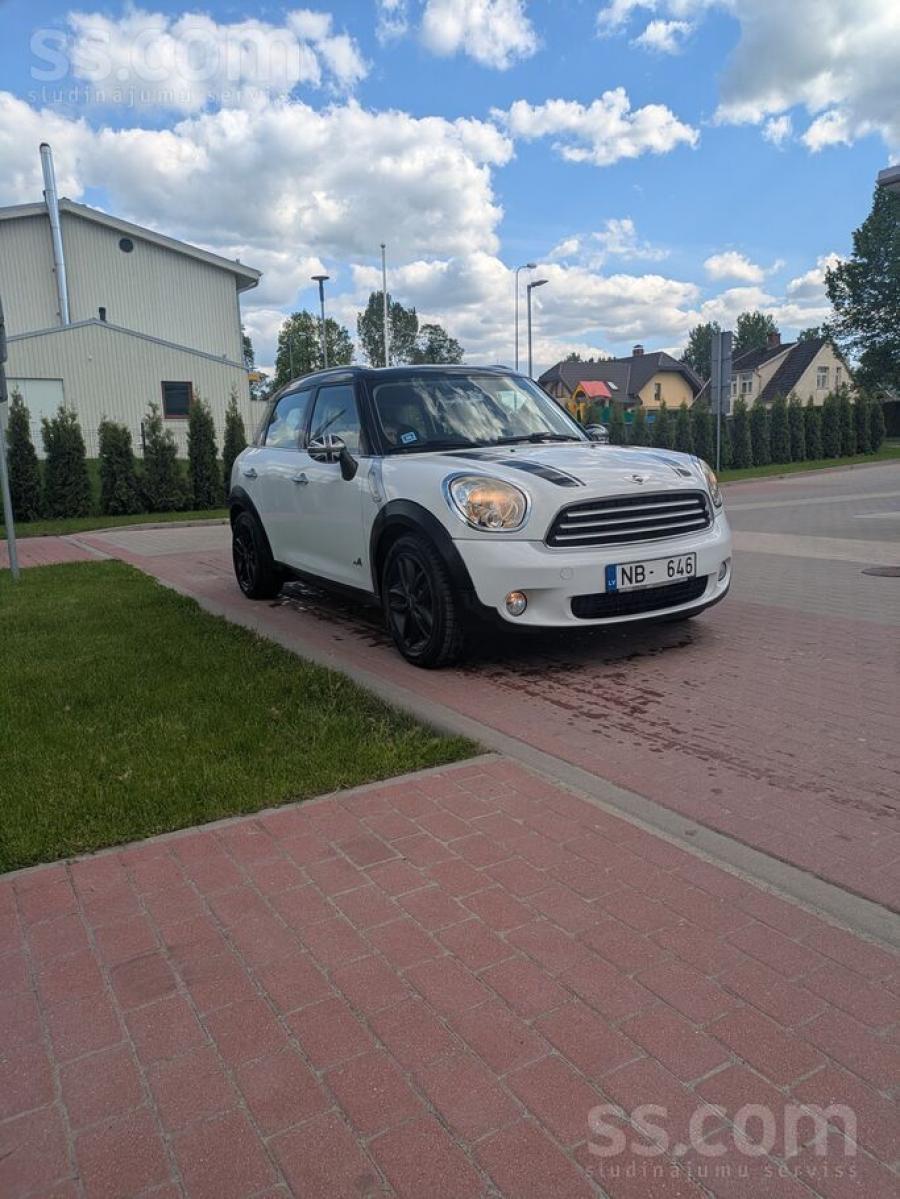White MINI Countryman 2010 in Cesis, with an engine capacity of 1.60 L and mileage of 244 thousand km for 5000 €, photo 1 on AUTOMOTO.COM.LV