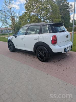 White MINI Countryman 2010 in Cesis, with an engine capacity of 1.60 L and mileage of 244 thousand km for 5000 €, photo 2 on AUTOMOTO.COM.LV