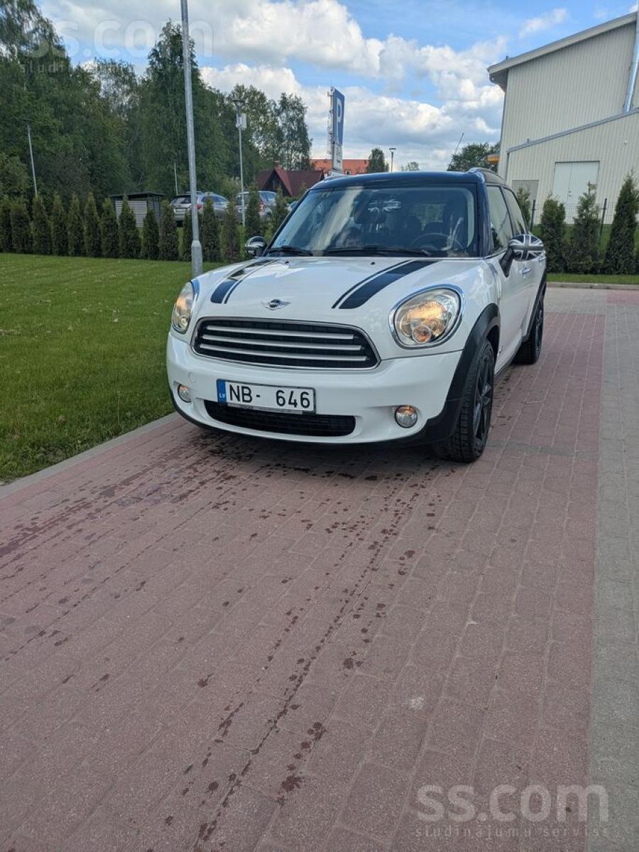 White MINI Countryman 2010 in Cesis, with an engine capacity of 1.60 L and mileage of 244 thousand km for 5000 €, photo 5 on AUTOMOTO.COM.LV