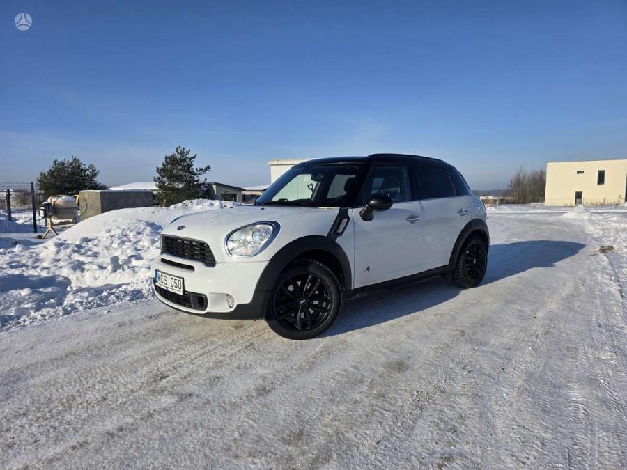 White MINI Countryman 2011 in Vilnius, with an engine capacity of 2.00 L and mileage of 260 thousand km for 6850 €, photo 1 on AUTOMOTO.COM.LV