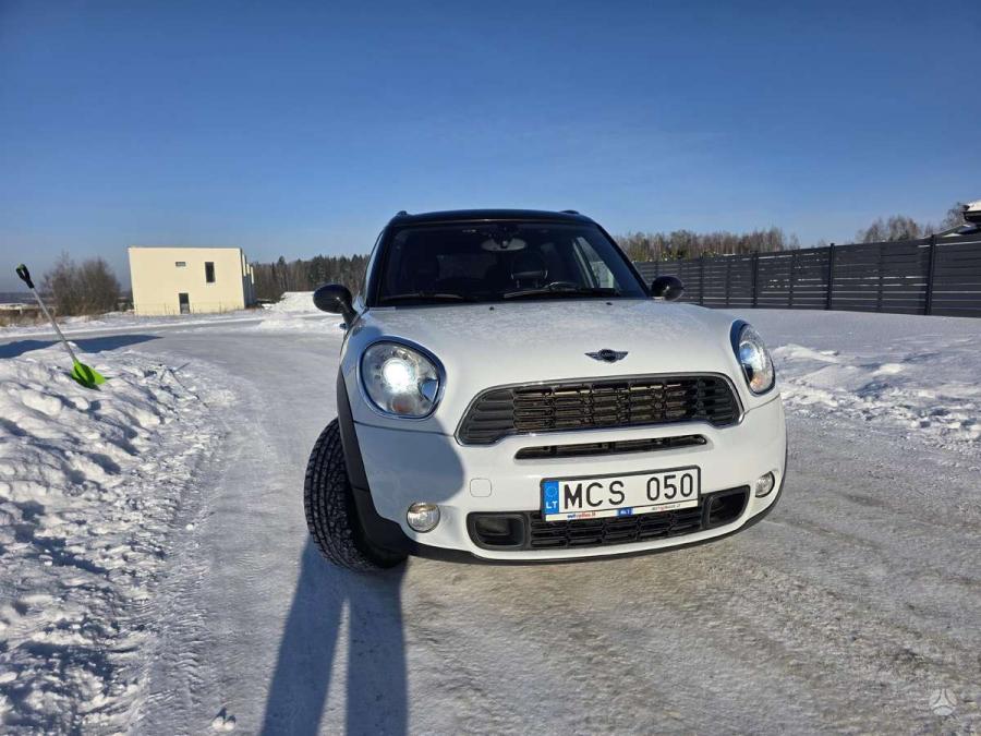 White MINI Countryman 2011 in Vilnius, with an engine capacity of 2.00 L and mileage of 260 thousand km for 6850 €, photo 2 on AUTOMOTO.COM.LV