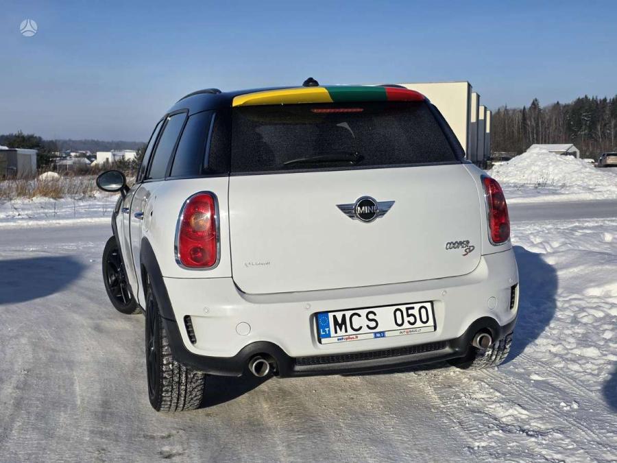 White MINI Countryman 2011 in Vilnius, with an engine capacity of 2.00 L and mileage of 260 thousand km for 6850 €, photo 3 on AUTOMOTO.COM.LV