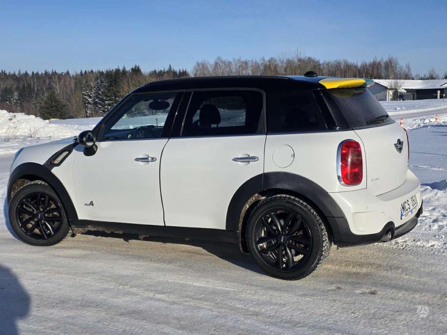 White MINI Countryman 2011 in Vilnius, with an engine capacity of 2.00 L and mileage of 260 thousand km for 6850 €, photo 4 on AUTOMOTO.COM.LV