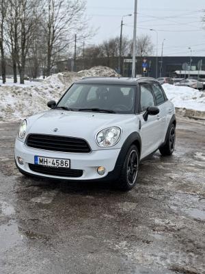 White MINI Countryman 2011 in Riga, with an engine capacity of 1.60 L and mileage of 320 thousand km for 4350 €, photo  on AUTOMOTO.COM.LV