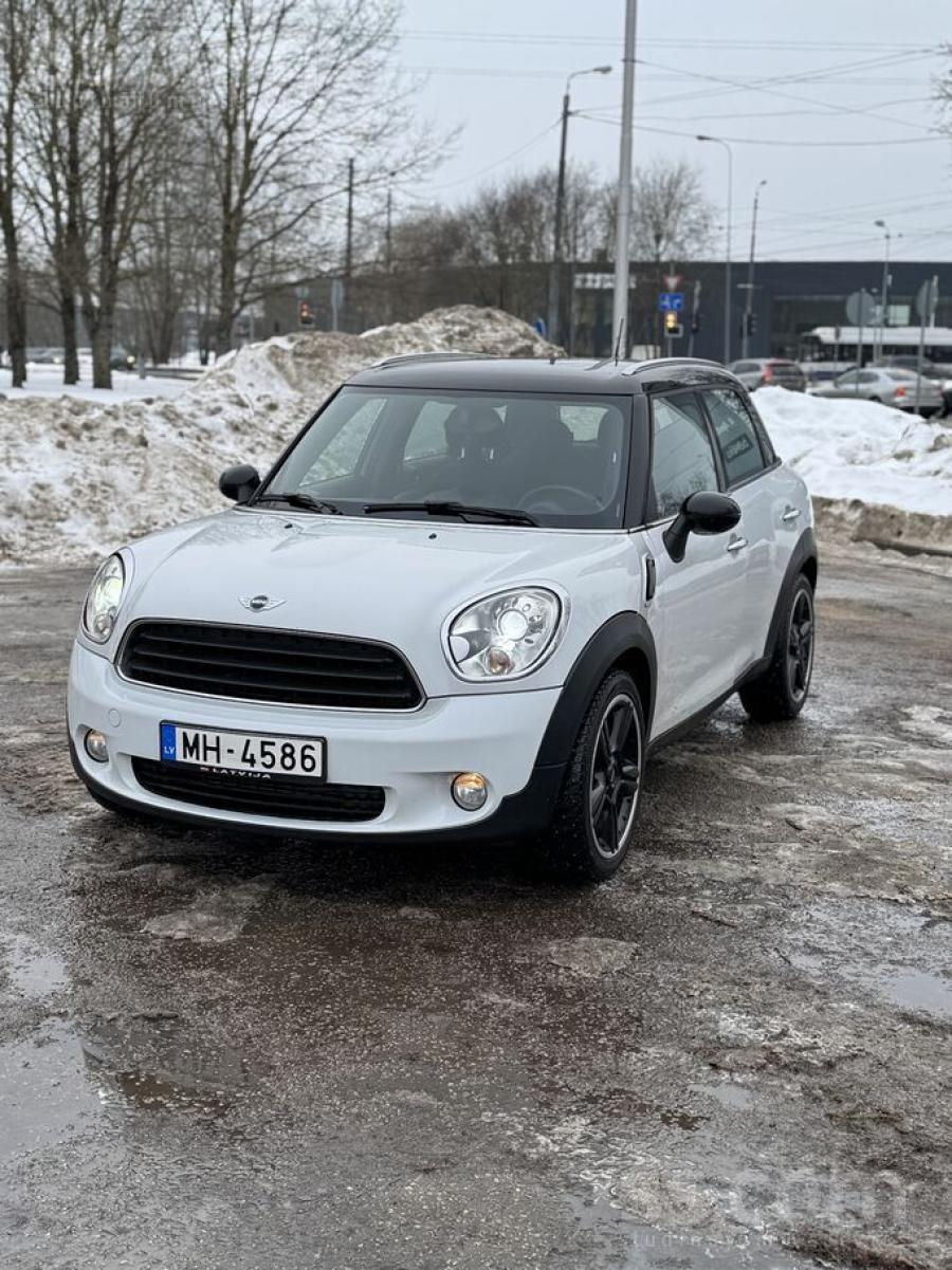 White MINI Countryman 2011 in Riga, with an engine capacity of 1.60 L and mileage of 320 thousand km for 4350 €, photo 1 on AUTOMOTO.COM.LV