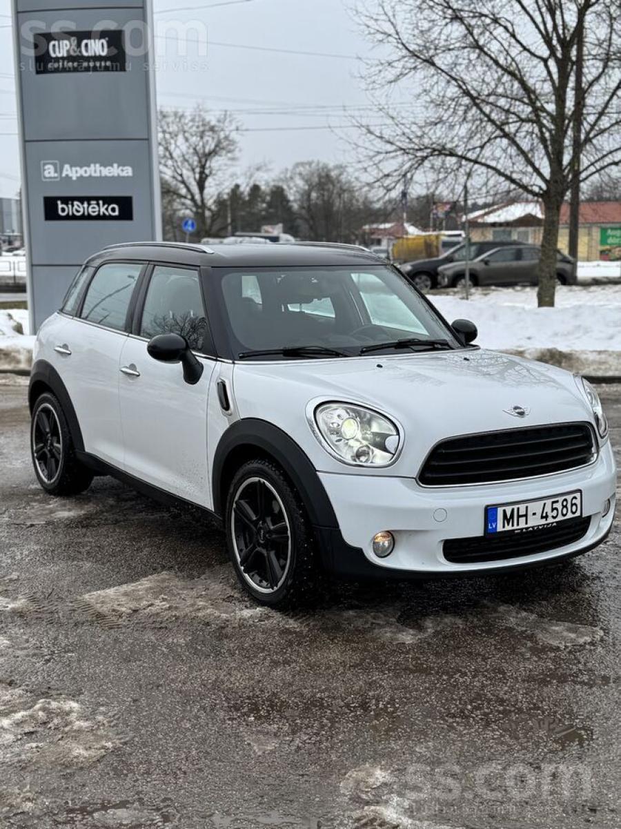 White MINI Countryman 2011 in Riga, with an engine capacity of 1.60 L and mileage of 320 thousand km for 4350 €, photo 4 on AUTOMOTO.COM.LV