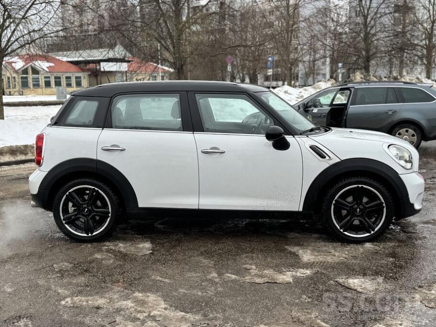 White MINI Countryman 2011 in Riga, with an engine capacity of 1.60 L and mileage of 320 thousand km for 4350 €, photo 5 on AUTOMOTO.COM.LV
