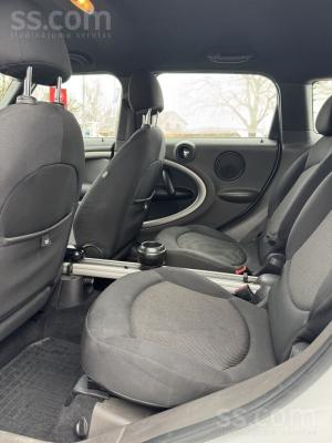 White MINI Countryman 2011 in Riga, with an engine capacity of 1.60 L and mileage of 320 thousand km for 4350 €, photo 6 on AUTOMOTO.COM.LV