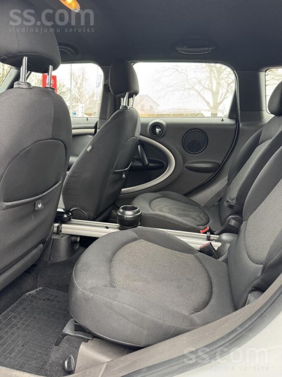 White MINI Countryman 2011 in Riga, with an engine capacity of 1.60 L and mileage of 320 thousand km for 4350 €, photo 6 on AUTOMOTO.COM.LV