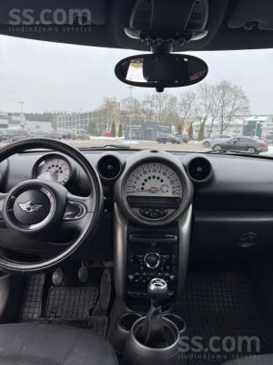 White MINI Countryman 2011 in Riga, with an engine capacity of 1.60 L and mileage of 320 thousand km for 4350 €, photo 8 on AUTOMOTO.COM.LV