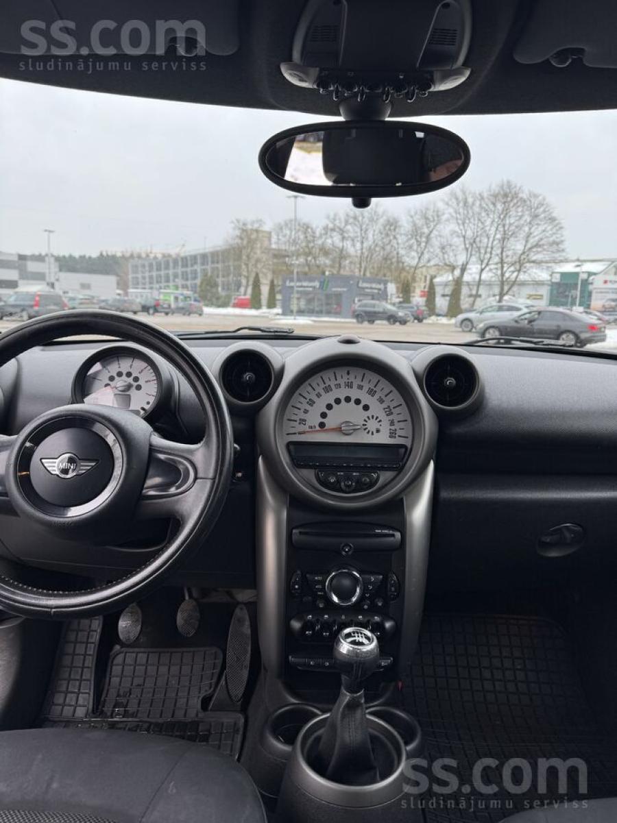 White MINI Countryman 2011 in Riga, with an engine capacity of 1.60 L and mileage of 320 thousand km for 4350 €, photo 8 on AUTOMOTO.COM.LV