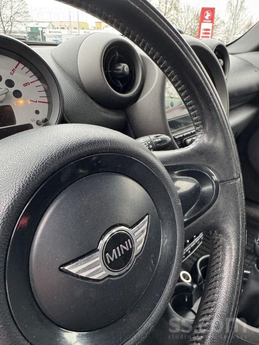 White MINI Countryman 2011 in Riga, with an engine capacity of 1.60 L and mileage of 320 thousand km for 4350 €, photo 9 on AUTOMOTO.COM.LV