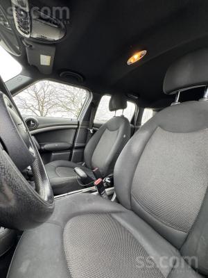 White MINI Countryman 2011 in Riga, with an engine capacity of 1.60 L and mileage of 320 thousand km for 4350 €, photo 10 on AUTOMOTO.COM.LV
