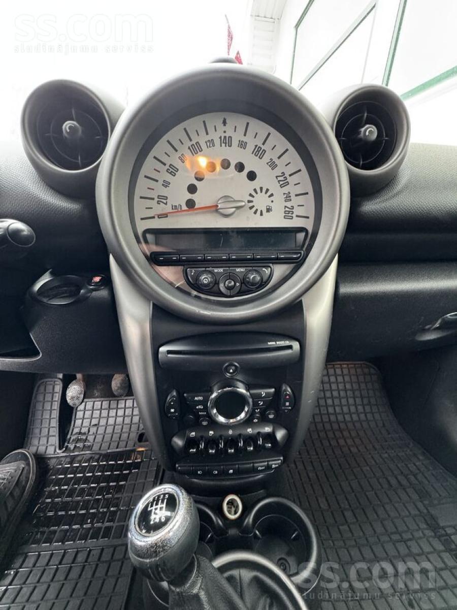 White MINI Countryman 2011 in Riga, with an engine capacity of 1.60 L and mileage of 320 thousand km for 4350 €, photo 17 on AUTOMOTO.COM.LV