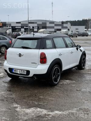 White MINI Countryman 2011 in Riga, with an engine capacity of 1.60 L and mileage of 320 thousand km for 4350 €, photo 19 on AUTOMOTO.COM.LV