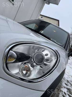 White MINI Countryman 2011 in Riga, with an engine capacity of 1.60 L and mileage of 320 thousand km for 4350 €, photo 23 on AUTOMOTO.COM.LV