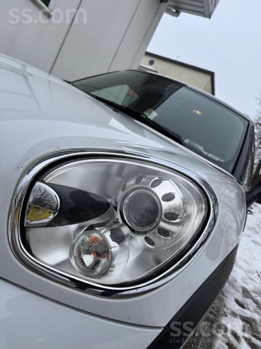 White MINI Countryman 2011 in Riga, with an engine capacity of 1.60 L and mileage of 320 thousand km for 4350 €, photo 23 on AUTOMOTO.COM.LV