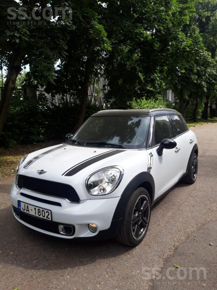 White MINI Countryman 2011 in Riga, with an engine capacity of 1.60 L and mileage of 61 thousand km for 8000 €, photo 1 on AUTOMOTO.COM.LV