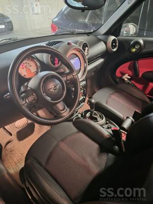 White MINI Countryman 2011 in Riga, with an engine capacity of 1.60 L and mileage of 61 thousand km for 8000 €, photo 4 on AUTOMOTO.COM.LV