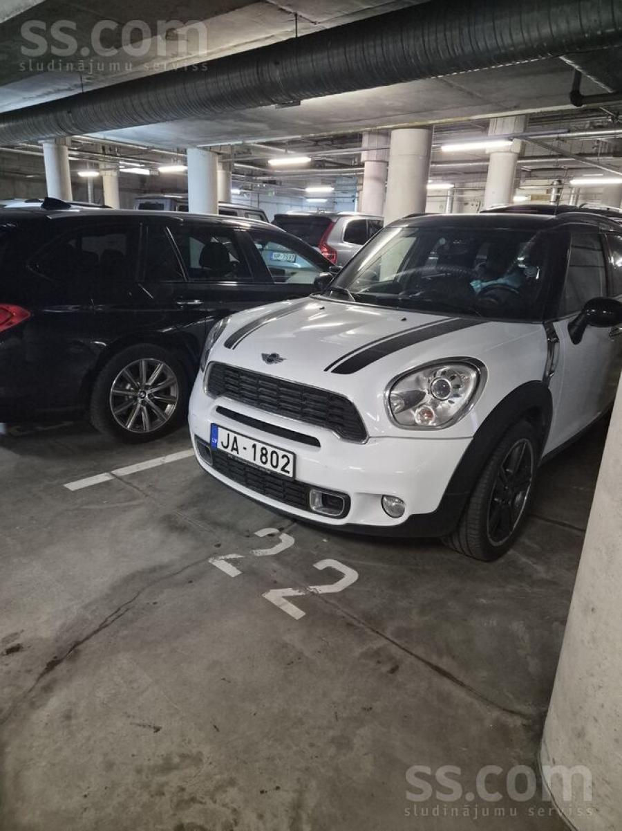 White MINI Countryman 2011 in Riga, with an engine capacity of 1.60 L and mileage of 61 thousand km for 8000 €, photo 6 on AUTOMOTO.COM.LV