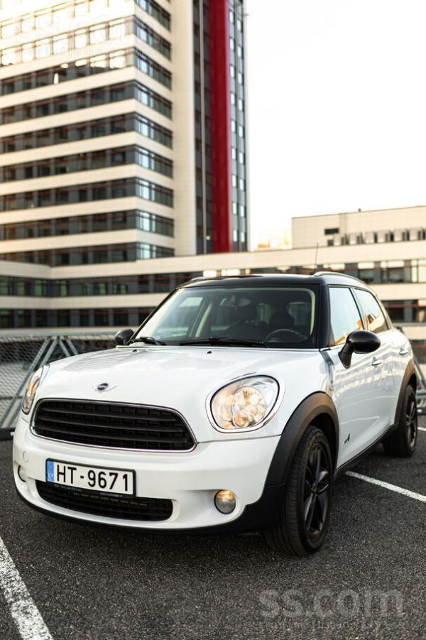 White MINI Countryman 2011 in Riga, with an engine capacity of 2.00 L and mileage of 239 thousand km for 5350 €, photo 3 on AUTOMOTO.COM.LV