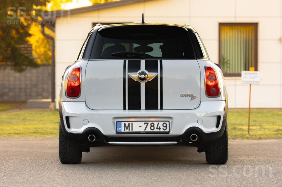 White MINI Countryman 2012 in Jelgava, with an engine capacity of 2.00 L and mileage of 303 thousand km for 4899 €, photo 5 on AUTOMOTO.COM.LV