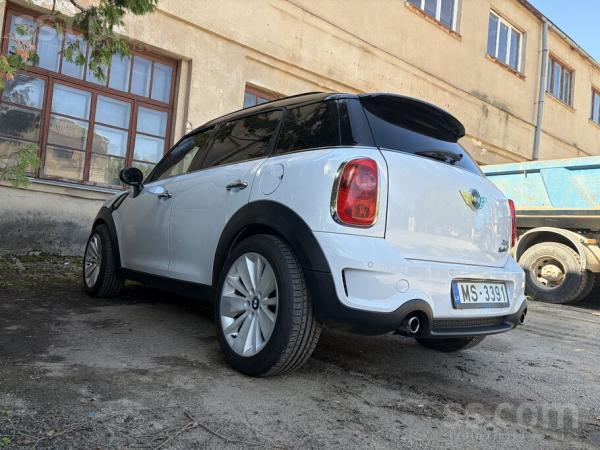 White MINI Countryman 2012 in Daugavpils, with an engine capacity of 2.00 L and mileage of 170 thousand km for 6300 €, photo 2 on AUTOMOTO.COM.LV