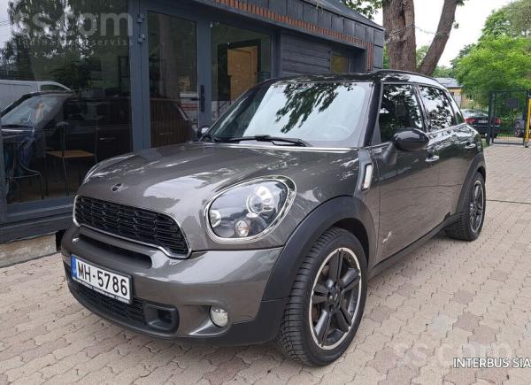 White MINI Countryman 2013 in Riga, with an engine capacity of 2.00 L and mileage of 0 thousand km for 6900 €, photo 5 on AUTOMOTO.COM.LV