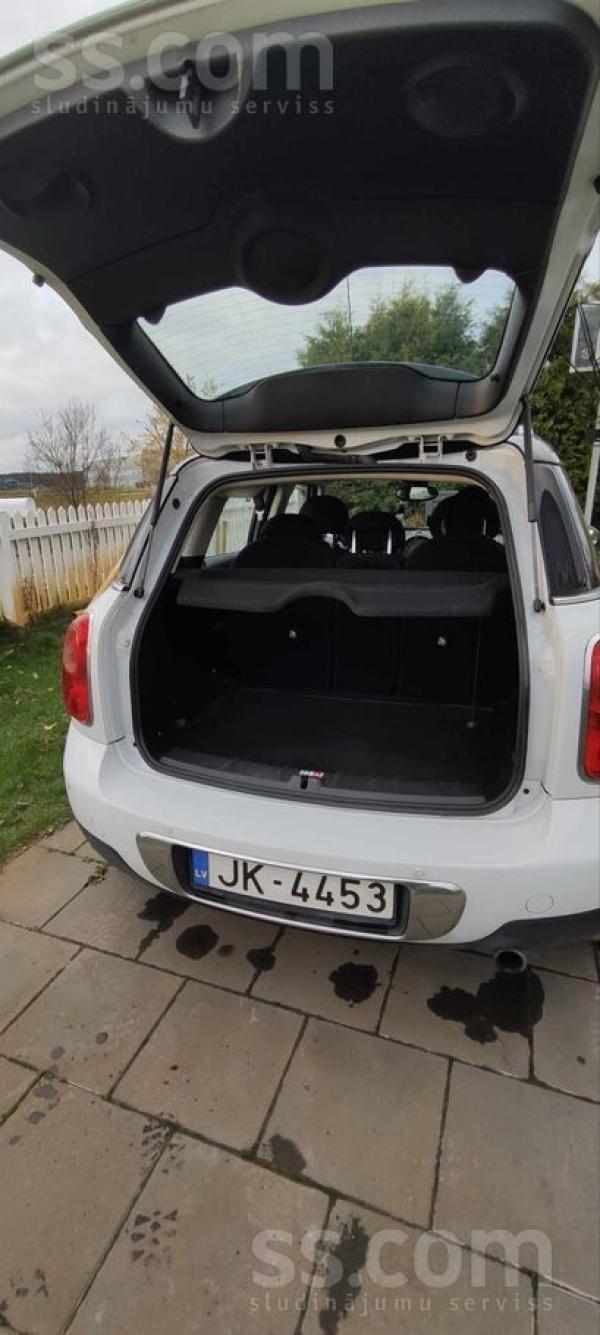White MINI Countryman 2013 in Riga, with an engine capacity of 1.60 L and mileage of 142 thousand km for 7850 €, photo 4 on AUTOMOTO.COM.LV
