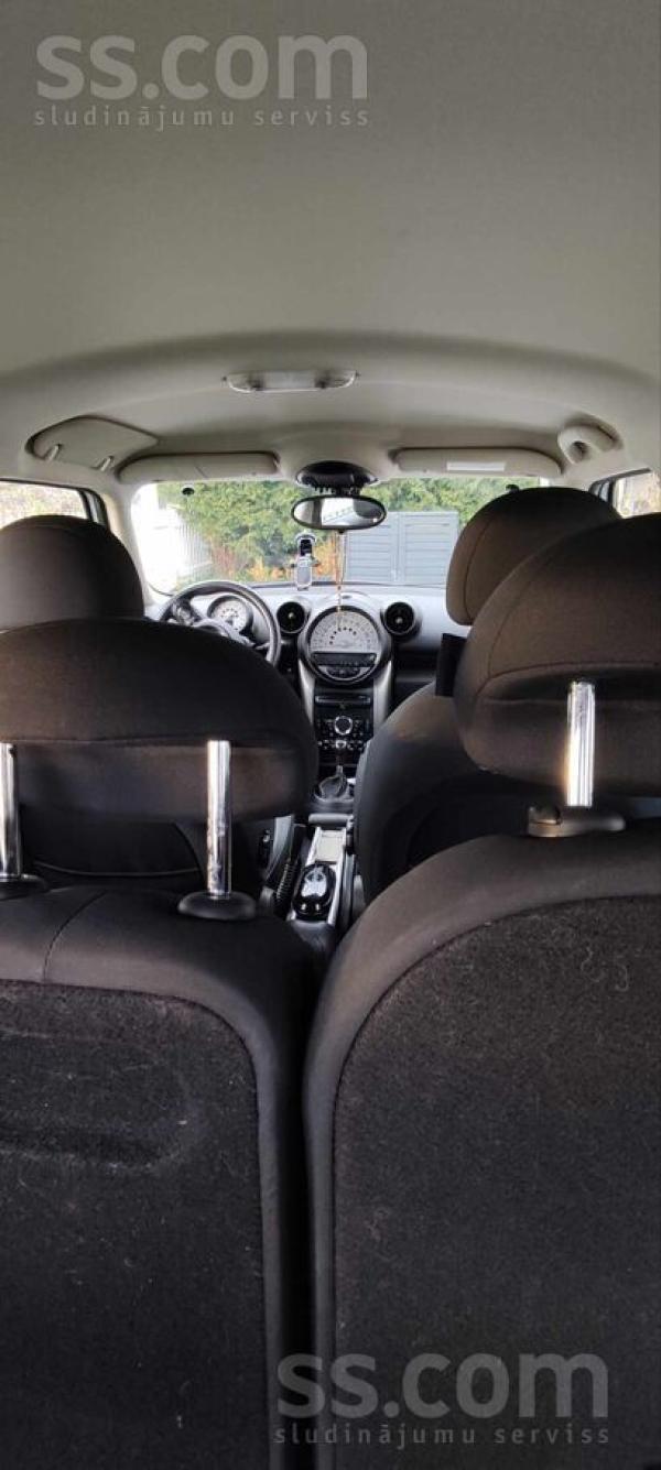White MINI Countryman 2013 in Riga, with an engine capacity of 1.60 L and mileage of 142 thousand km for 7850 €, photo 5 on AUTOMOTO.COM.LV