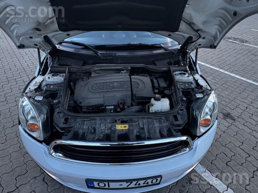 White MINI Countryman 2014 in Riga, with an engine capacity of 1.60 L and mileage of 180 thousand km for 6200 €, photo 7 on AUTOMOTO.COM.LV