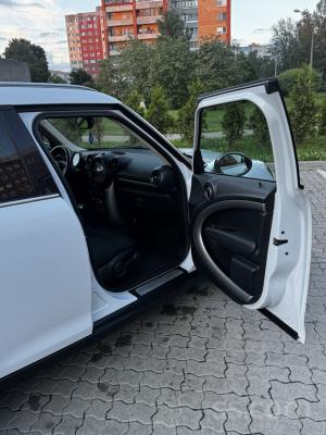 White MINI Countryman 2014 in Riga, with an engine capacity of 1.60 L and mileage of 180 thousand km for 6200 €, photo 8 on AUTOMOTO.COM.LV