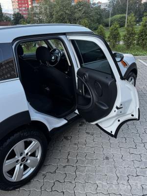 White MINI Countryman 2014 in Riga, with an engine capacity of 1.60 L and mileage of 180 thousand km for 6200 €, photo 9 on AUTOMOTO.COM.LV