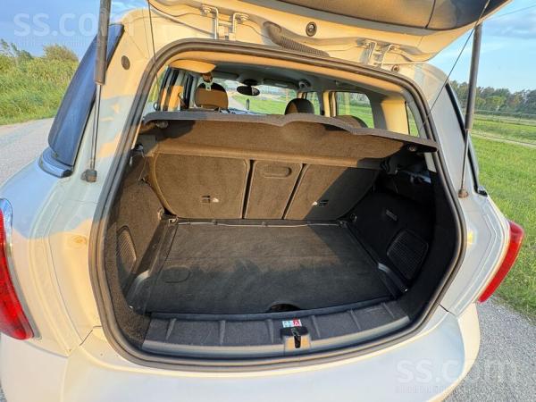 White MINI Countryman 2014 in Riga, with an engine capacity of 1.60 L and mileage of 206 thousand km for 5000 €, photo 5 on AUTOMOTO.COM.LV