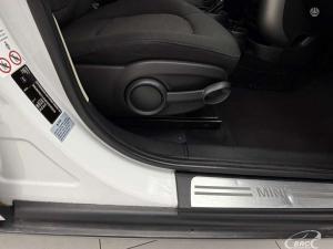 White MINI Countryman 2014 in Vilnius, with an engine capacity of 2.00 L and mileage of 192 thousand km for 5990 €, photo 8 on AUTOMOTO.COM.LV