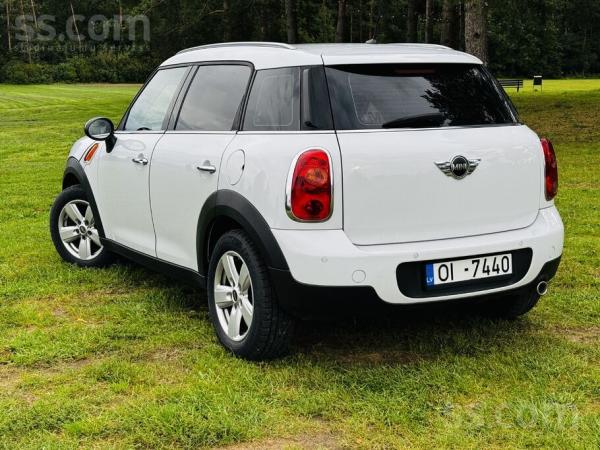 White MINI Countryman 2014 in Riga, with an engine capacity of 1.60 L and mileage of 182 thousand km for 5199 €, photo 4 on AUTOMOTO.COM.LV