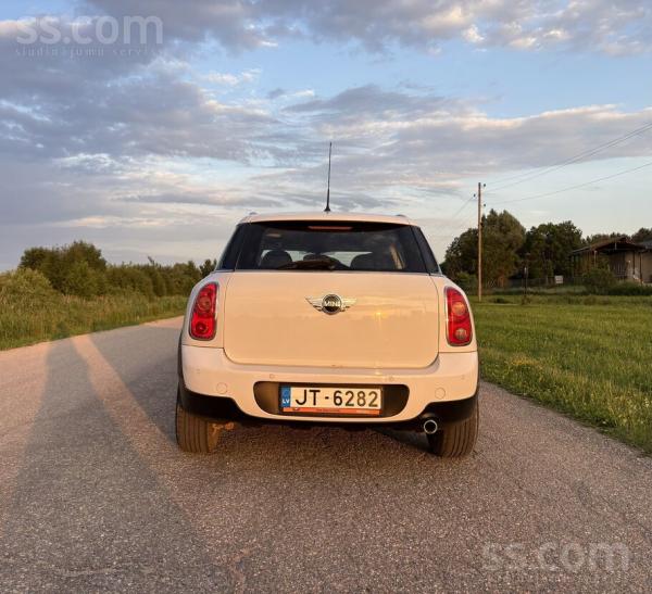 White MINI Countryman 2014 in Riga, with an engine capacity of 1.60 L and mileage of 206 thousand km for 4200 €, photo 3 on AUTOMOTO.COM.LV
