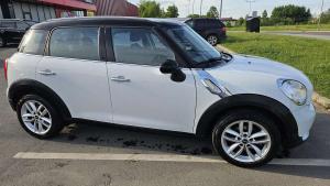 White MINI Countryman 2015 in Vilnius, with an engine capacity of 1.60 L and mileage of 215 thousand km for 4999 €, photo 4 on AUTOMOTO.COM.LV