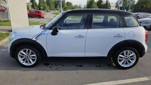 White MINI Countryman 2015 in Vilnius, with an engine capacity of 1.60 L and mileage of 215 thousand km for 4999 €, photo 7 on AUTOMOTO.COM.LV